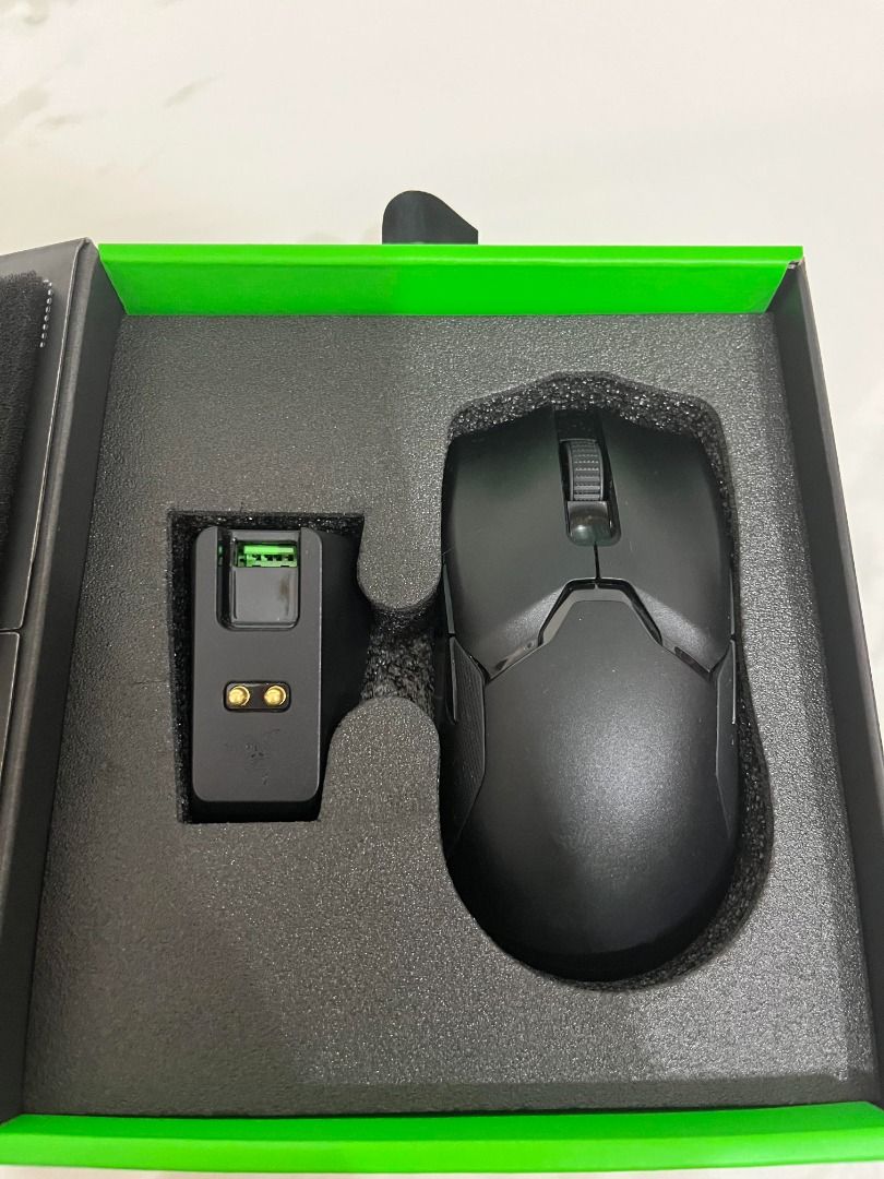 Razer Viper Ultimate Hyperspeed Lightweight Wireless Gaming Mouse & RGB ...