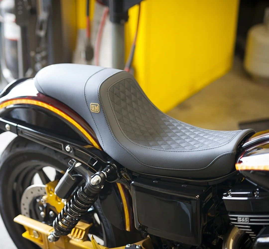 Harley Davidson Saddlemen seat dyna, Motorcycles, Motorcycle ...