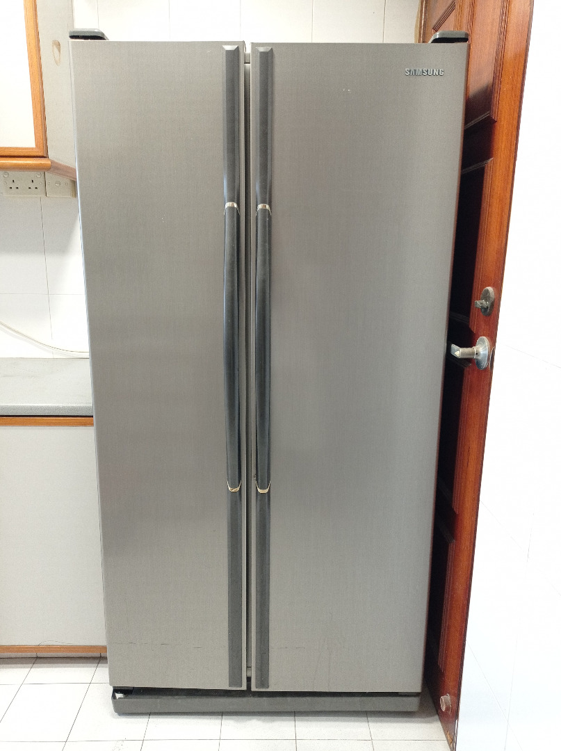 Samsung 496-litre 2-door side-by-side fridge/refrigerator, model ...