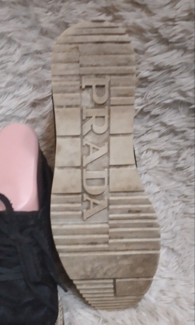 Sepatu prada, Fesyen Wanita, Sepatu di Carousell