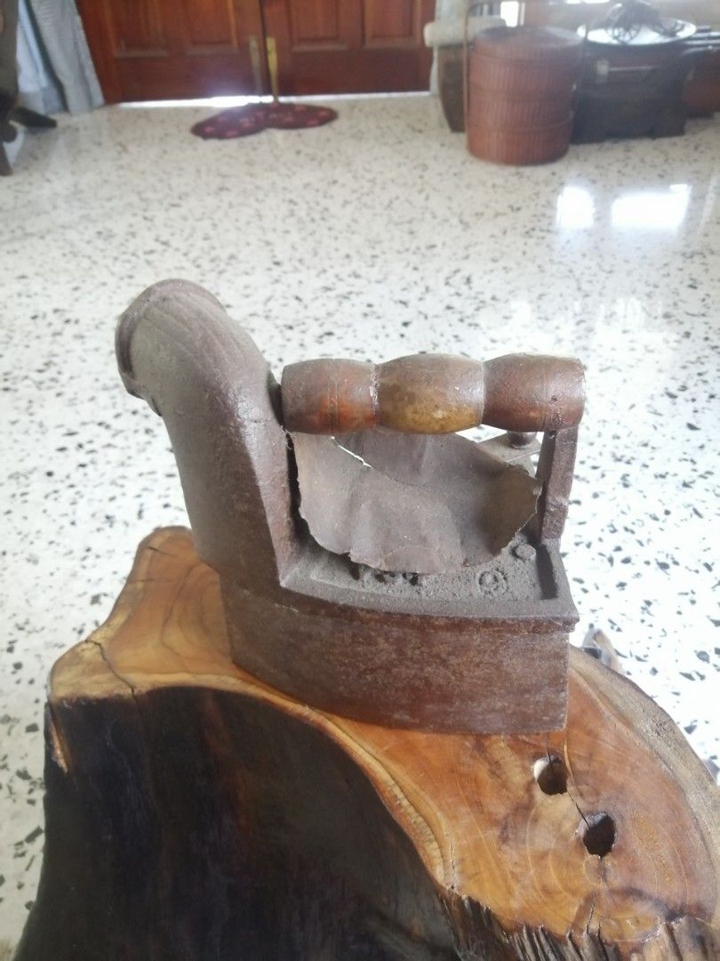 Seterika Besi Serombong Kapal 4.5 kg, Hobbies & Toys, Collectibles ...