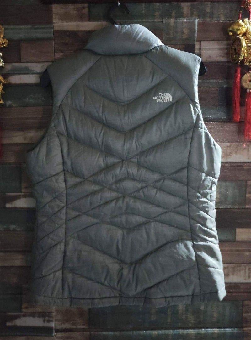 The North Face Puffer Vest 550 Series, Women's Fashion, Activewear on ...