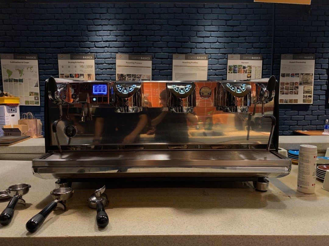 USED Victoria Arduino White Eagle T3 Matt Black - 3 group head, TV ...