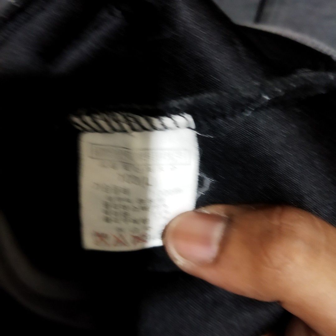 Varsity Nii Black Edition, Fesyen Pria, Pakaian , Baju Luaran di Carousell