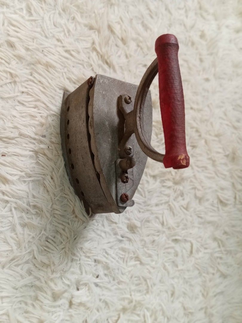 Vintage iron plantsa good condition free del ko na, TV & Home ...