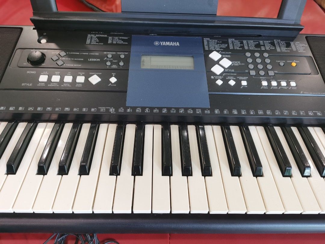 Yamaha PSR E333 keyboard, Hobbies & Toys, Music & Media, Musical ...