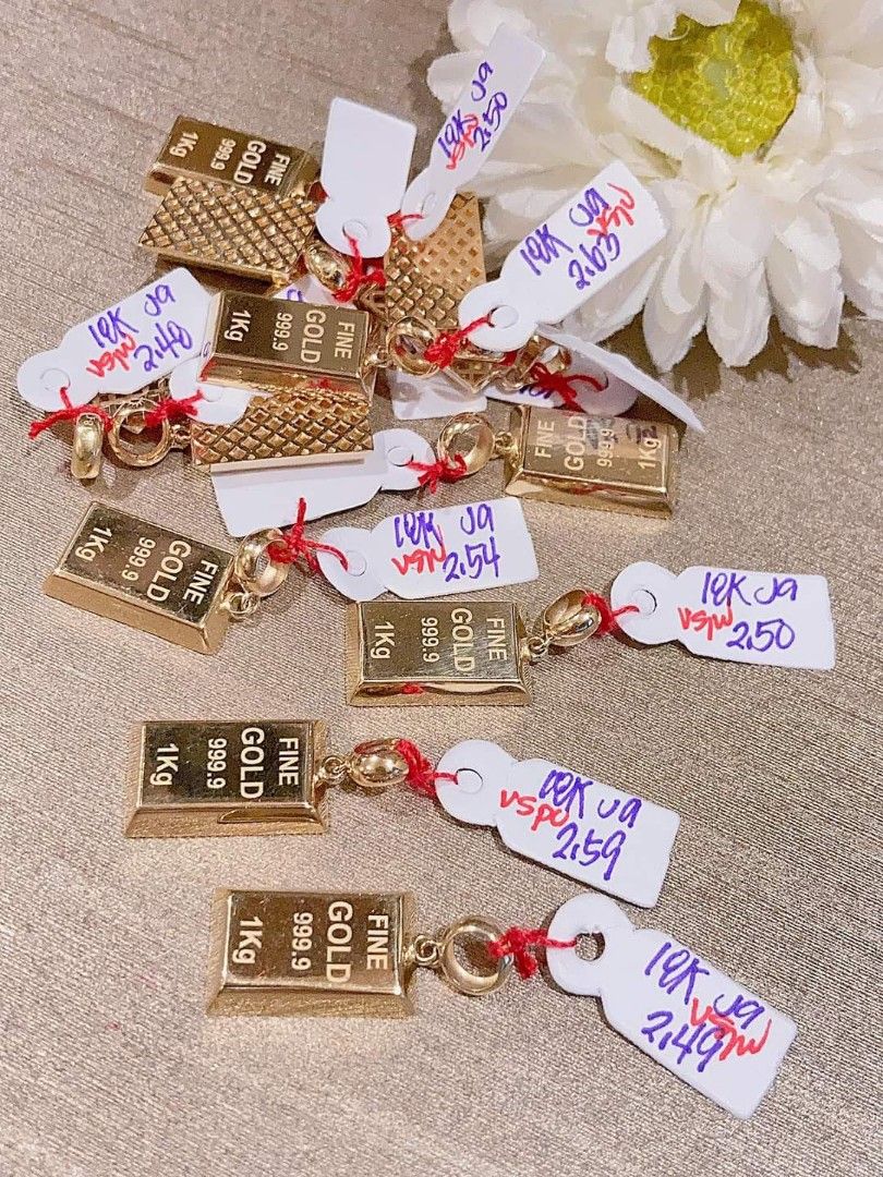 18K Saudi Gold bar pendant, Women's Fashion, Jewelry & Organizers ...