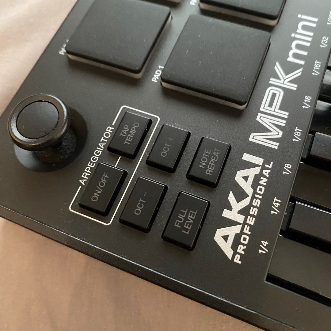 Akai MPK Mini Mk3 Compact Keyboard Controller, Limited Edition Black ...