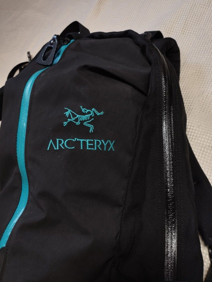 Arc'teryx Arro 22 Backpack, Luxury, Bags & Wallets on Carousell