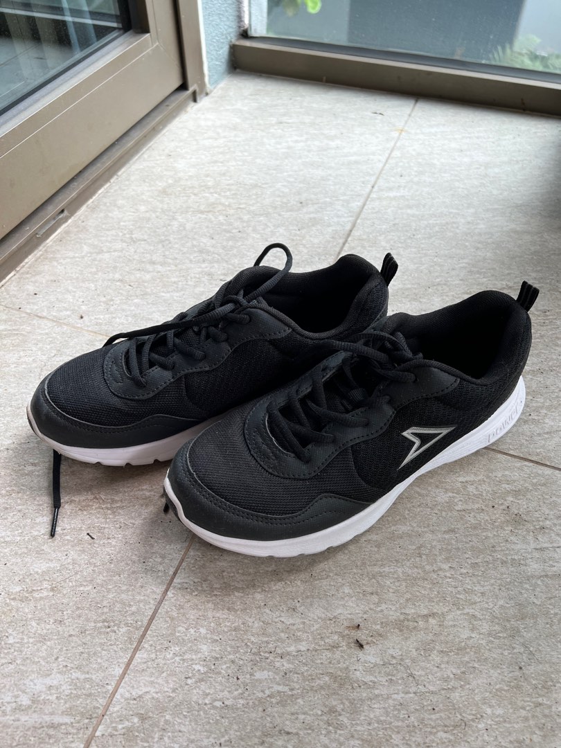 Bata shoes, Men's Fashion, Footwear, Sneakers on Carousell