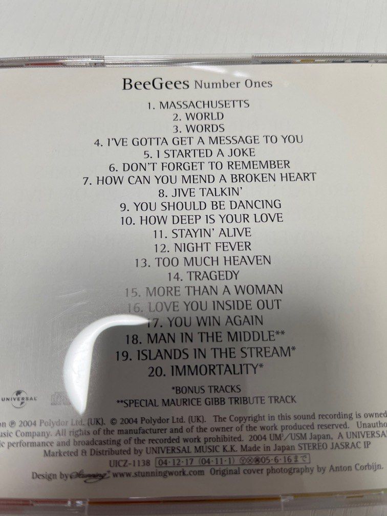 Bee Gees CD Number Ones 日版 精選 附Bonus Track, 興趣及遊戲, 音樂、樂器 & 配件, 音樂與媒體 ...