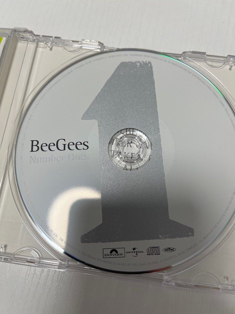 Bee Gees CD Number Ones 日版 精選 附Bonus Track, 興趣及遊戲, 音樂樂器 & 配件, 音樂與媒體 ...