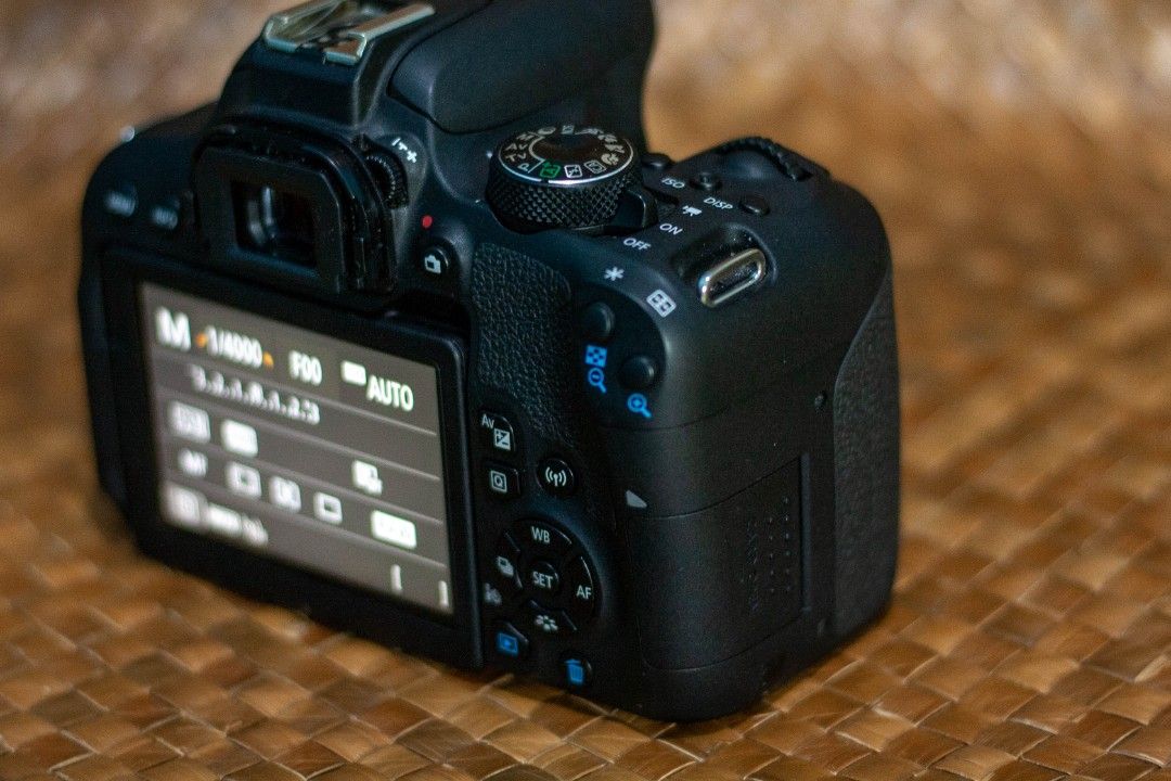 CANON 800D, Photography, Cameras on Carousell