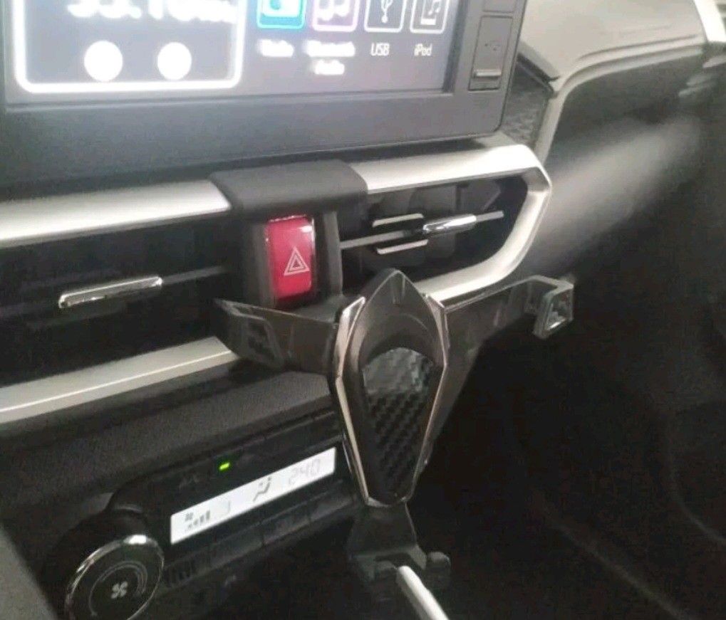 car phone holder toyota raize, Car Parts & Accessories, Audio, Video ...