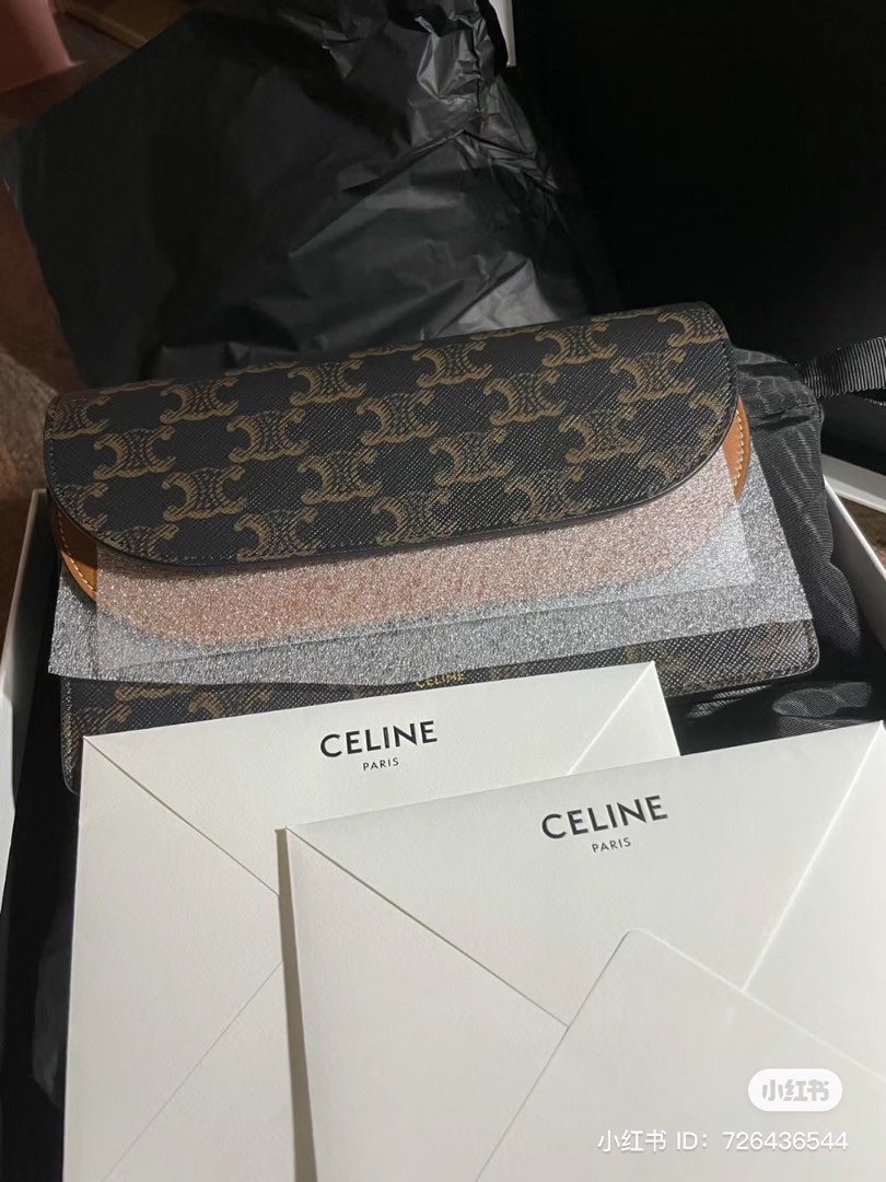 CELINE woc in triomphe, 名牌, 手袋及銀包 - Carousell