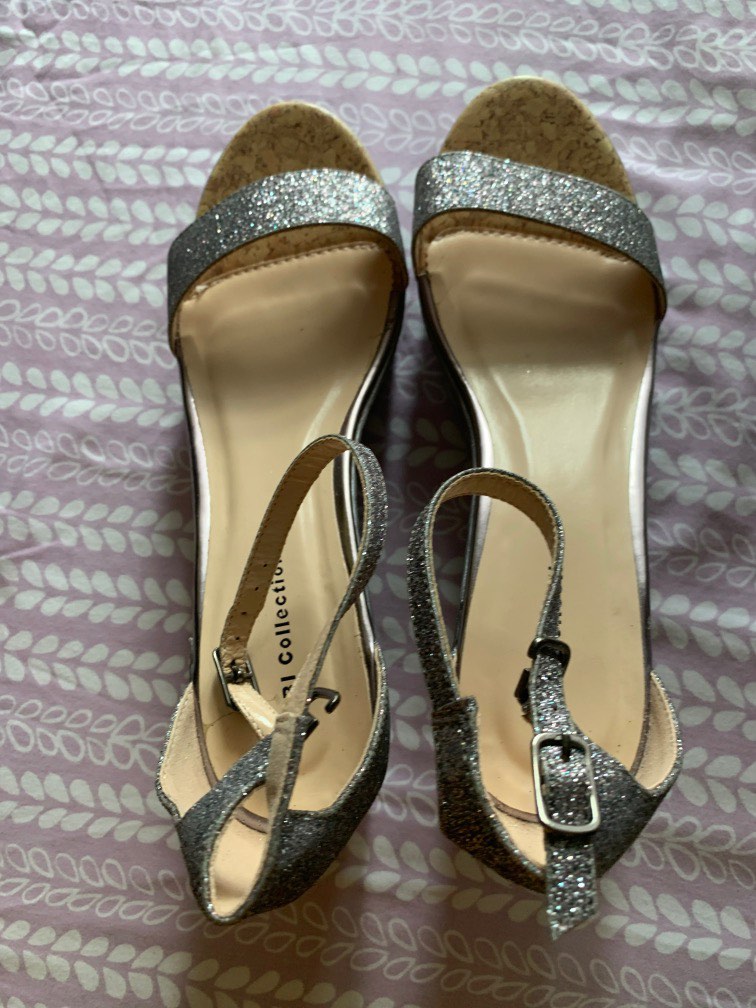 GIBI wedge, Women's Fashion, Footwear, Wedges on Carousell