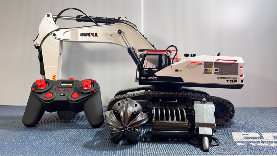 Huina 1594 RC Excavator. Strong digging power, metal bucket and metal ...