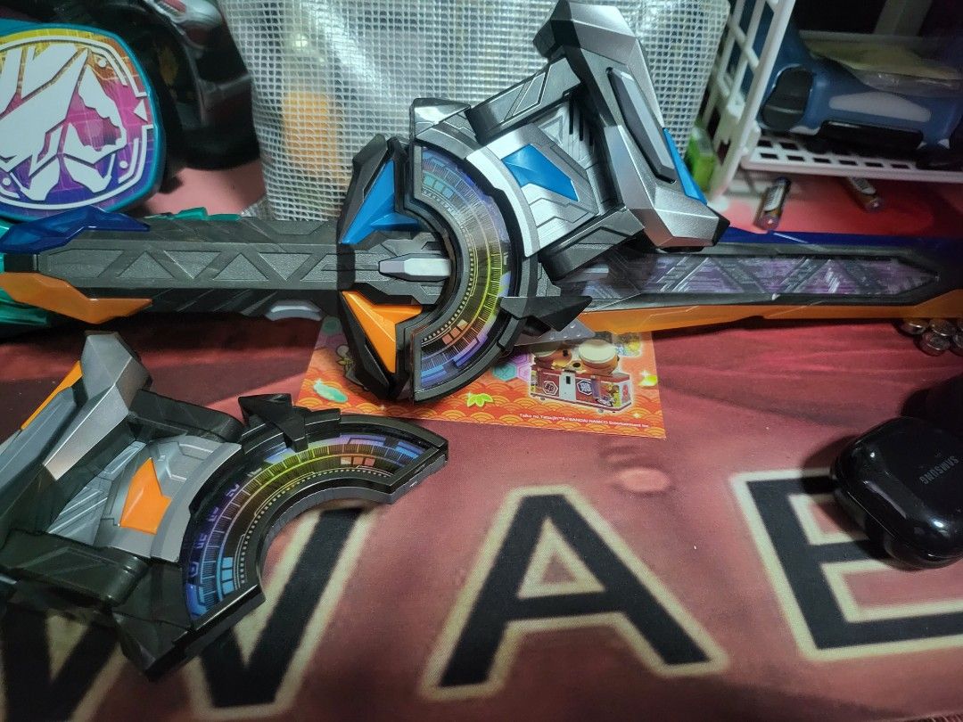 Kamen Rider Geats DX Command Twin Buckle and Raising Sword Set, Hobbies ...