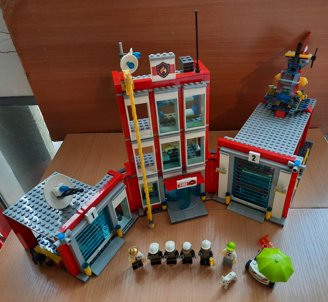 LEGO 60110 Fire Station, 興趣及遊戲, 玩具 & 遊戲類 - Carousell