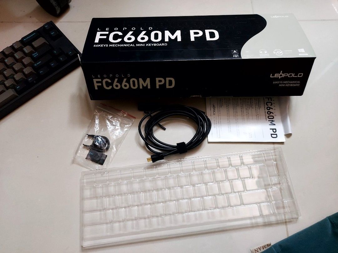 Leopold FC660M Modern Dolch PD 65% Double Shot PBT Mechanical Keyboard ...