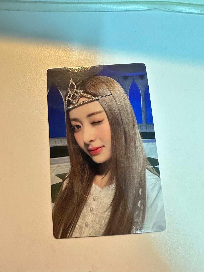 Lesserafim Jp Fearless Yunjin 興趣及遊戲 收藏品及紀念品 明星周邊 Carousell
