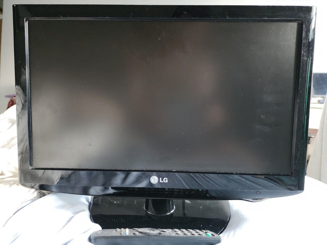 LG 19 inch TV, TV & Home Appliances, TV & Entertainment, TV on Carousell