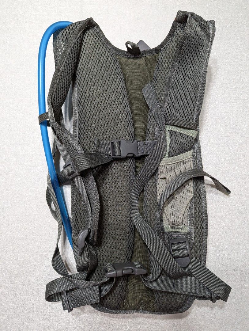 Macpac Amp H2O 2L Hydration Backpack, Sports Equipment, Other Sports ...