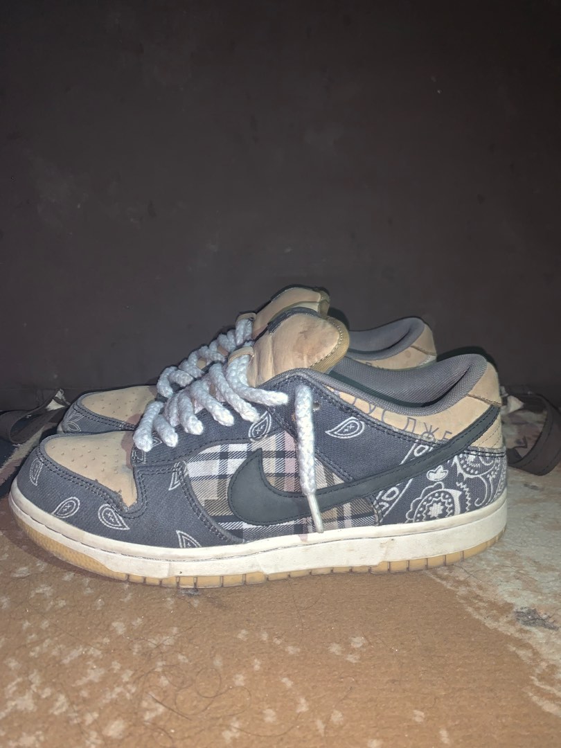 Nike SB Dunk Low Travis Scott, Fesyen Pria, Sepatu , Sneakers di Carousell