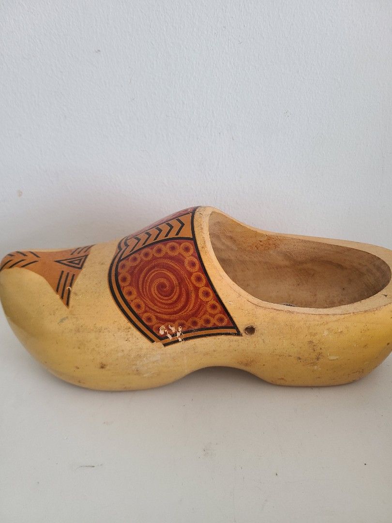 Rare real life size wooden crocs, Hobbies & Toys, Memorabilia ...