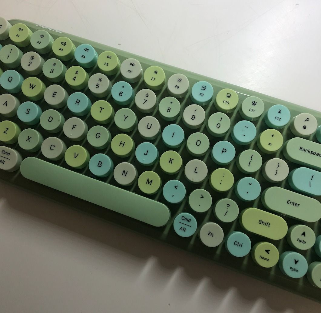Sage green computer keyboard (bluetooth), 電腦＆科技, 電腦周邊及配件, 電腦鍵盤及相關產品 ...