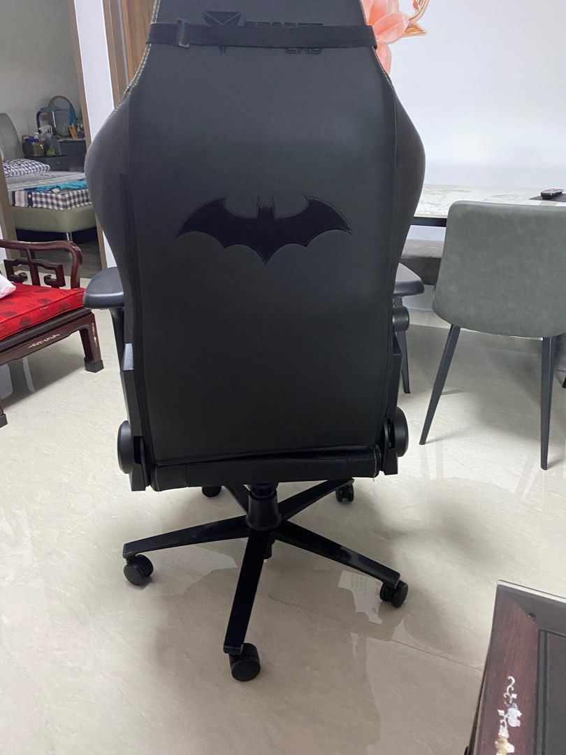 SecretLab Titan Batman Chair, Furniture & Home Living, Furniture ...