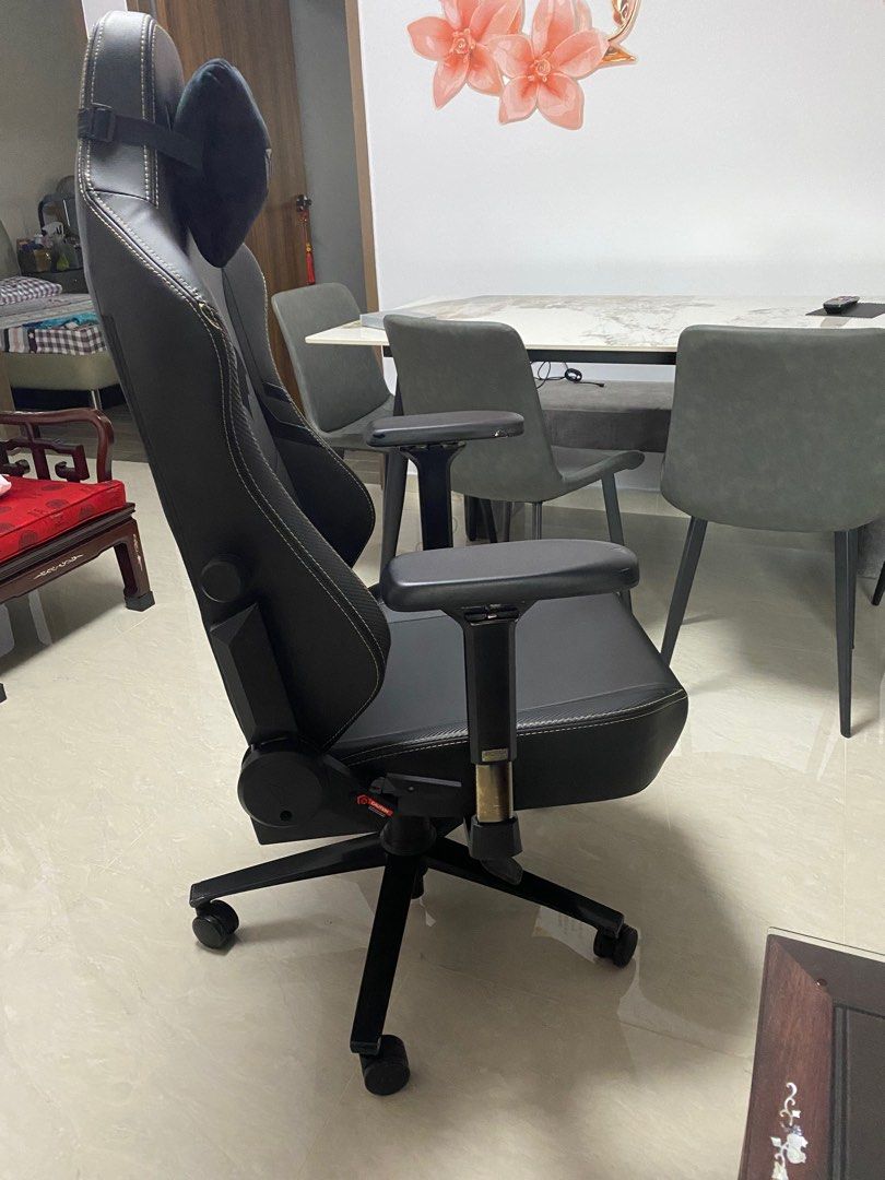 SecretLab Titan Batman Chair, Furniture & Home Living, Furniture ...