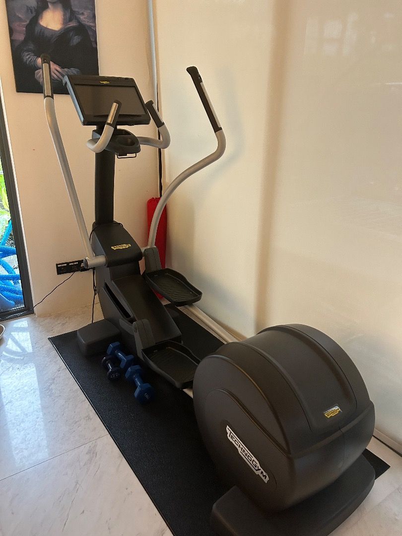 TechnoGym elliptical SYNCHRO FORMA, Sports Equipment, Exercise ...