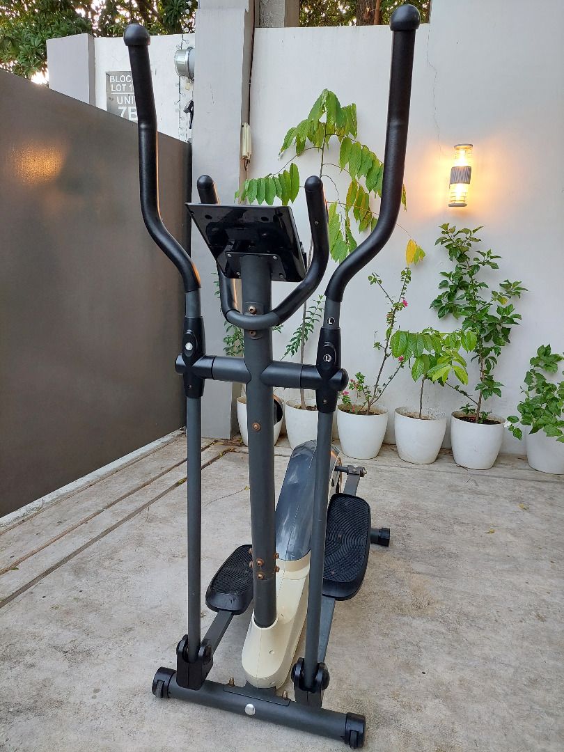 Trax X3 Elliptical Machine, Sports Equipment, Exercise & Fitness ...