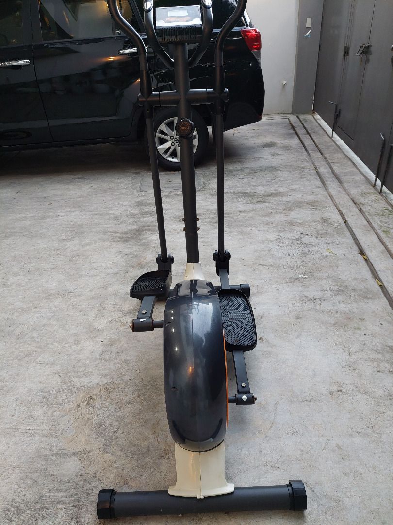 Trax X3 Elliptical Machine, Sports Equipment, Exercise & Fitness ...