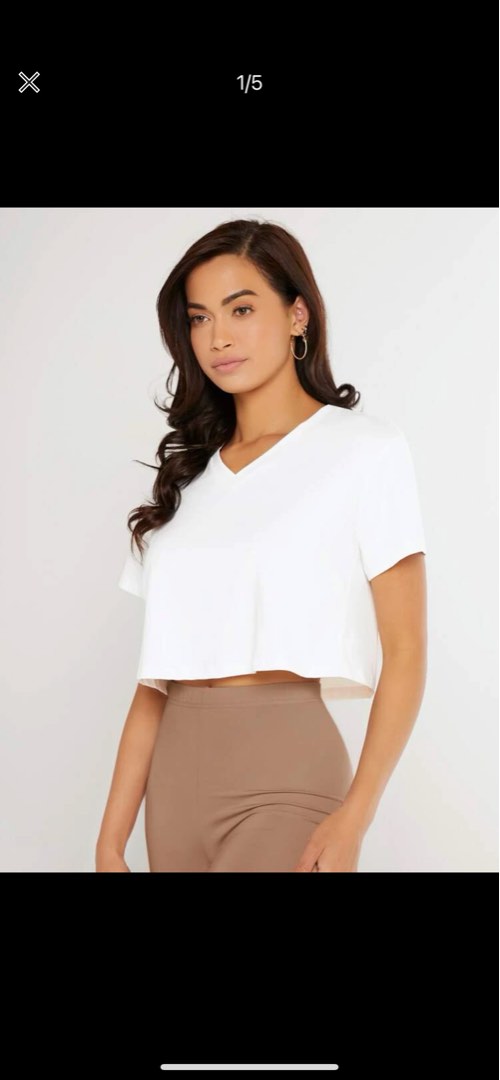V neck cropped tee, Women's Fashion, Tops, Shirts on Carousell