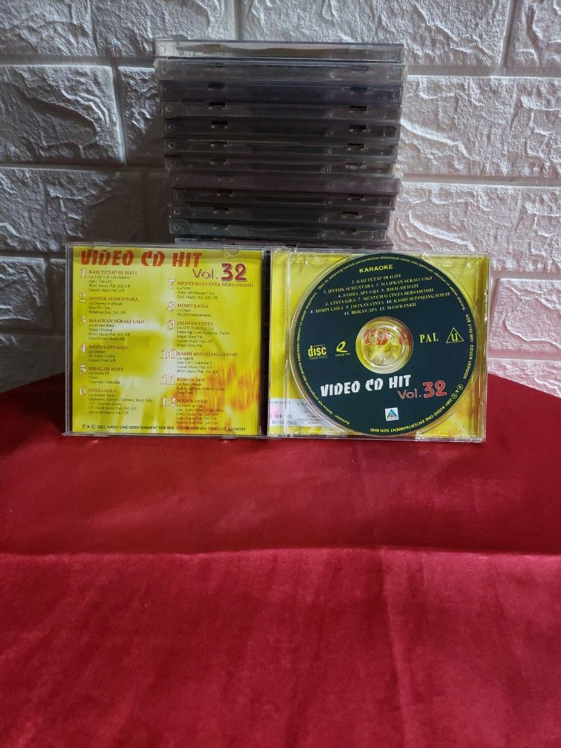 VCD KARAOKE / 2001 - VIDEO CD HIT VOL 32, Hobbies & Toys, Music & Media, CDs & DVDs on Carousell