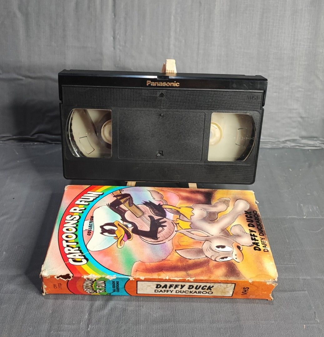 VHS Tapes Daffy Duck, Hobbies & Toys, Memorabilia & Collectibles ...