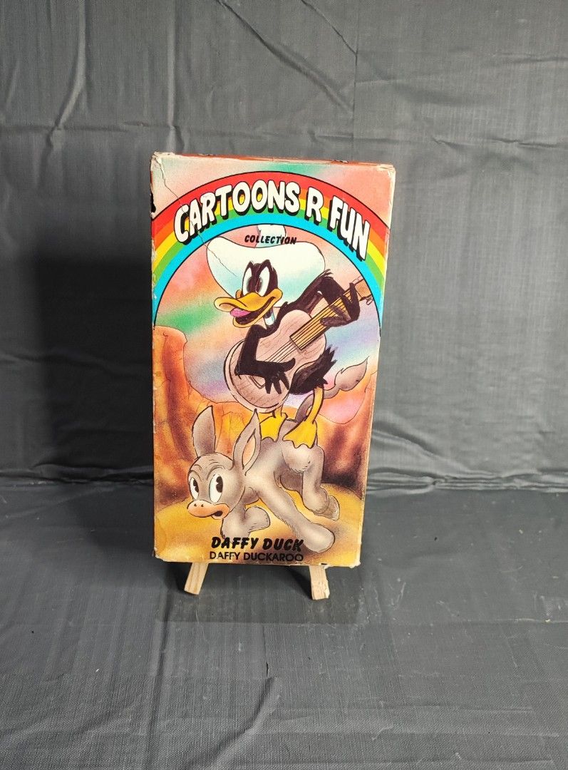 VHS Tapes Daffy Duck, Hobbies & Toys, Memorabilia & Collectibles ...