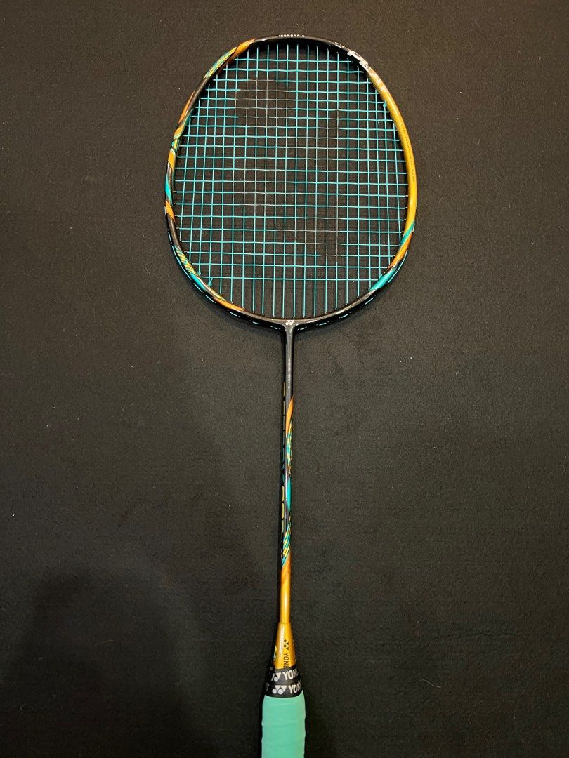 Yonex 88D Play, Sports Equipment, Sports & Games, Racket & Ball Sports ...