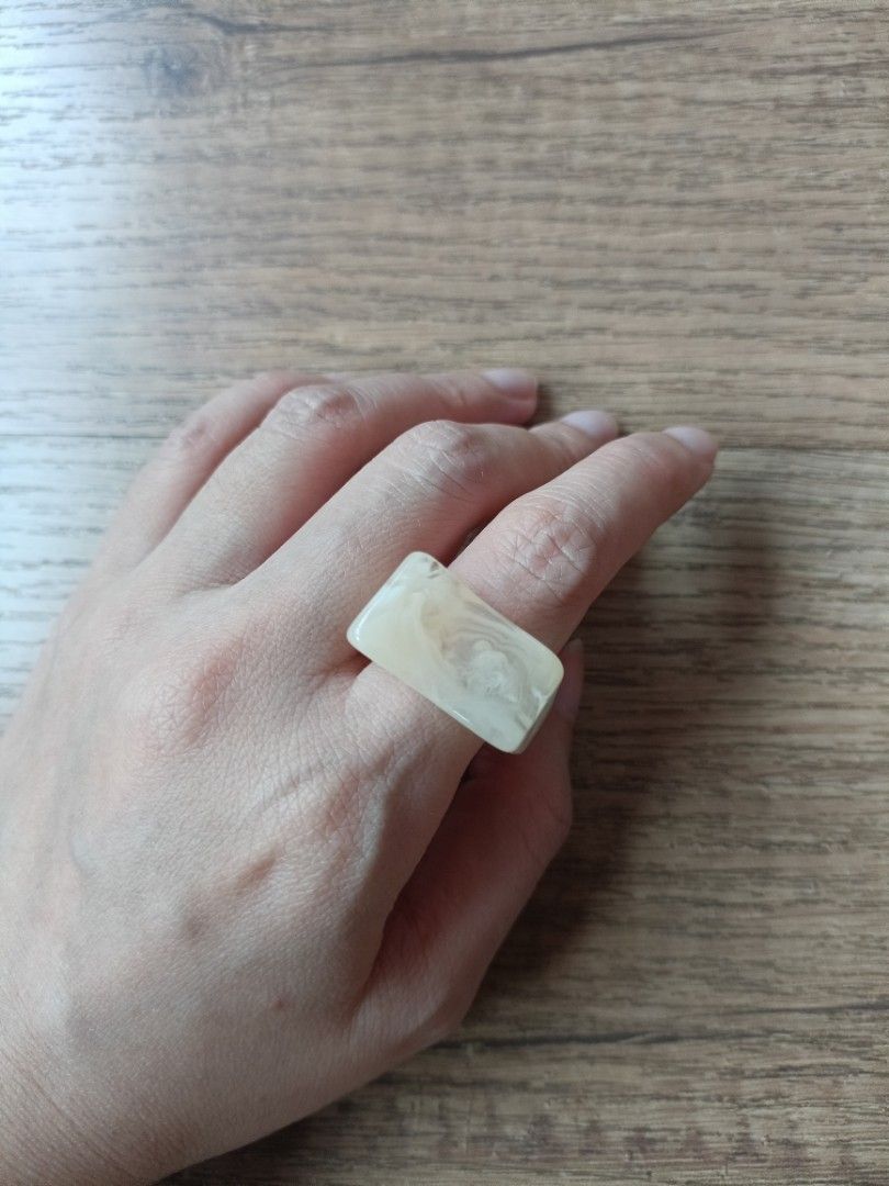 Acrylic Ring Cicin Wanita Putih, Fesyen Wanita, Aksesoris di Carousell