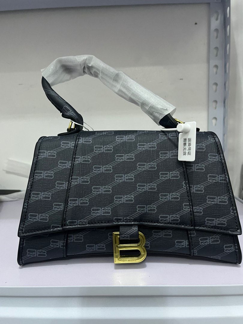 B sling bag on Carousell