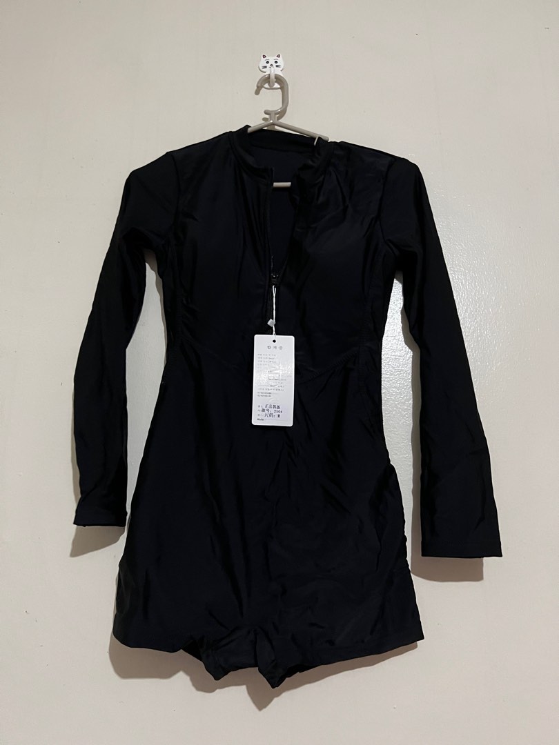 Black Rash Guard, Women's Fashion, Swimwear, Rash guard on Carousell