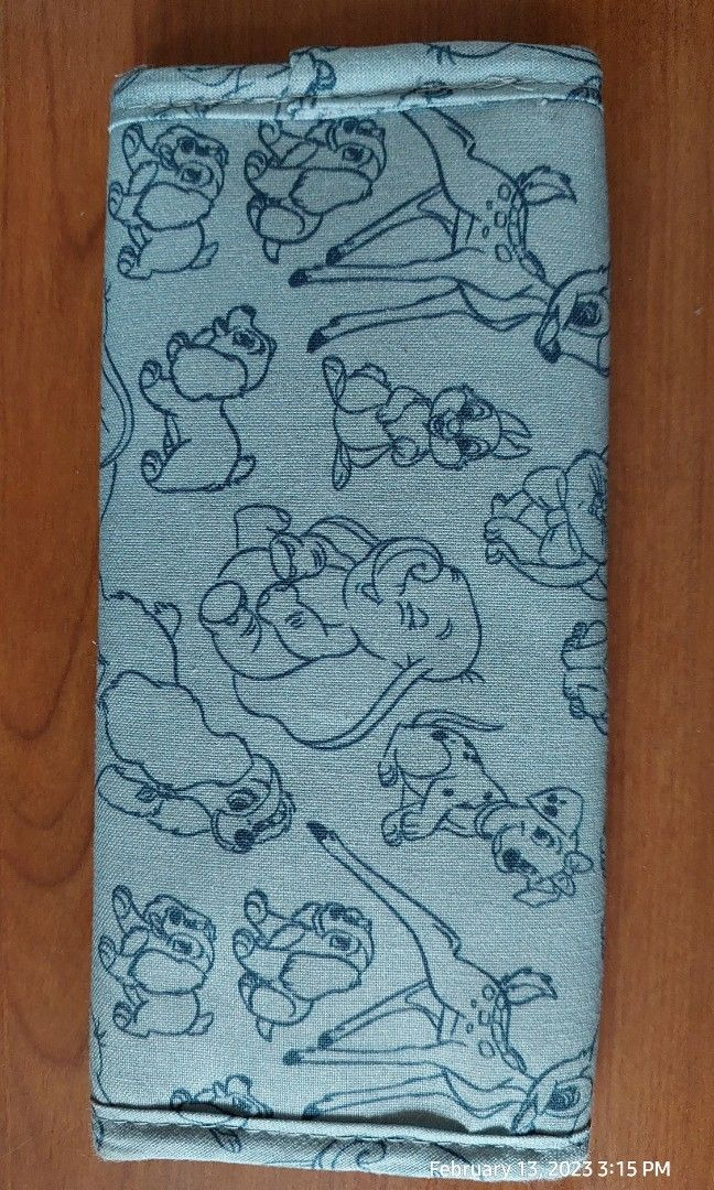 Disney Classics Haberdashery Wrap Sewing Kit 3, Women's Fashion, Bags ...