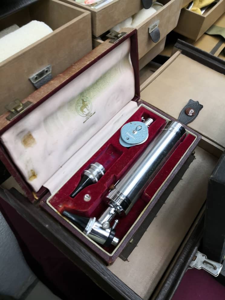 Doctor's Mobile Medical Kit, Hobbies & Toys, Collectibles & Memorabilia ...