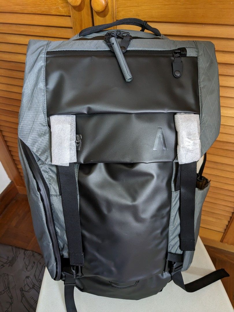 Errant Pro X-Pac (Gray) with free CB-1 Camera Insert (All New), Men's ...