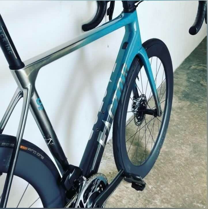 Factor O2 (Gen 2) with SRAM Red eTap AXS Disc, Sports Equipment ...