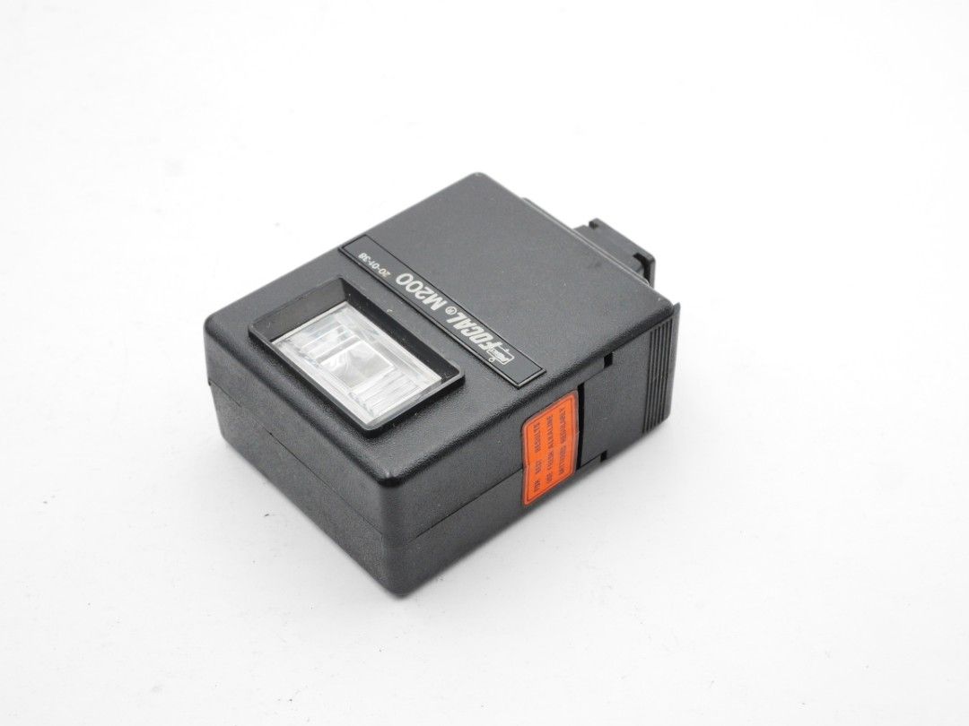 Focal M200 External Flash Unit, Photography, Cameras on Carousell