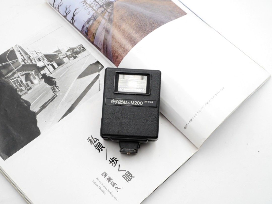Focal M200 External Flash Unit, Photography, Cameras on Carousell
