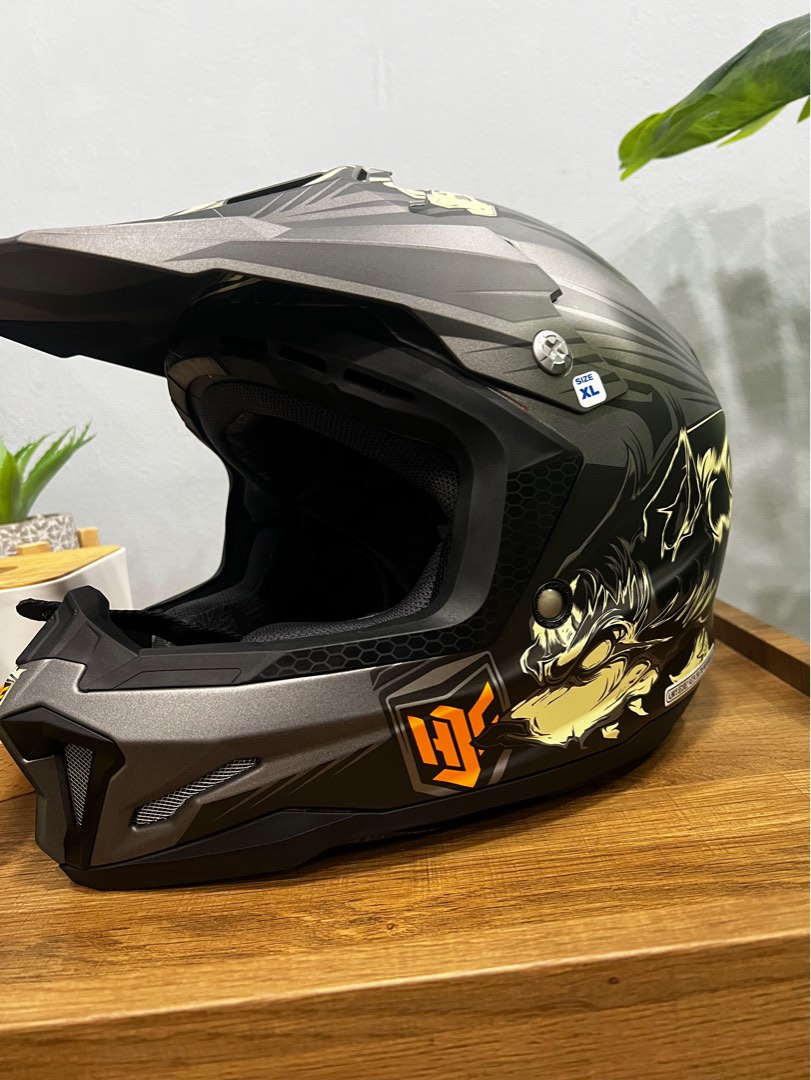 HJC Full Face Helmet (XL), Motorcycles, Motorcycle Accessories on Carousell